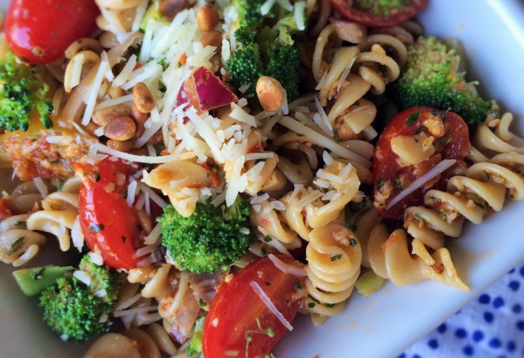 TERVISLIK PASTA TOMATITE, PESTO JA BROKKOLIGA - Raudne Tervis